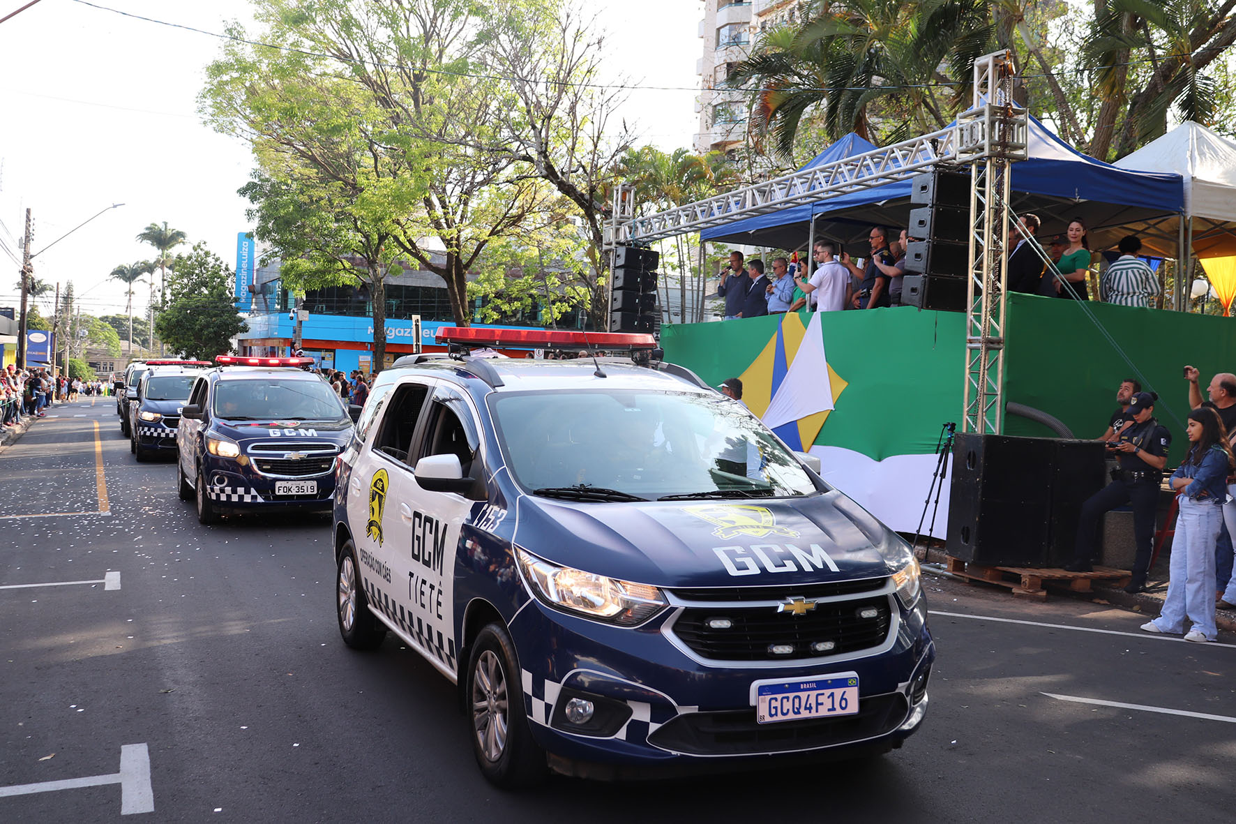 Grande público prestigia desfile de 7 de setembro em Tietê