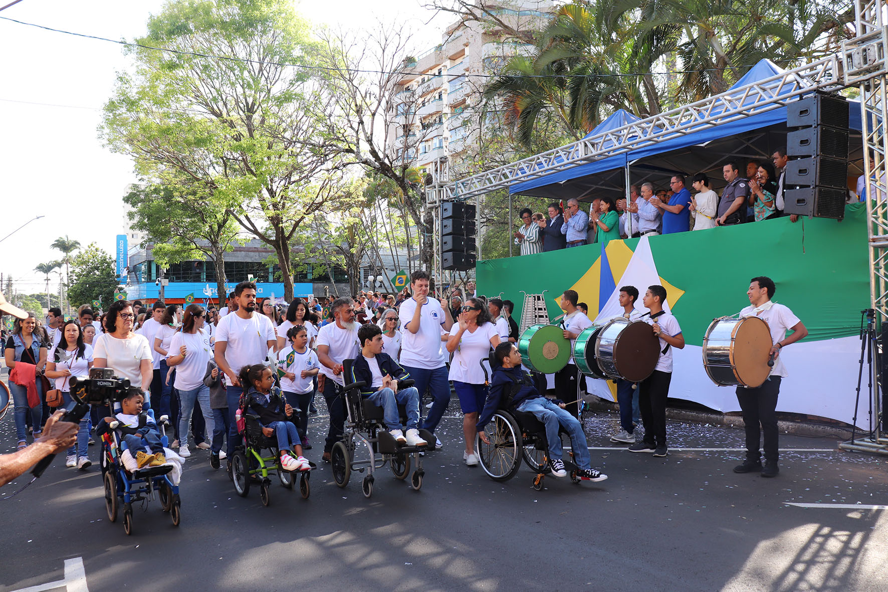 Grande público prestigia desfile de 7 de setembro em Tietê