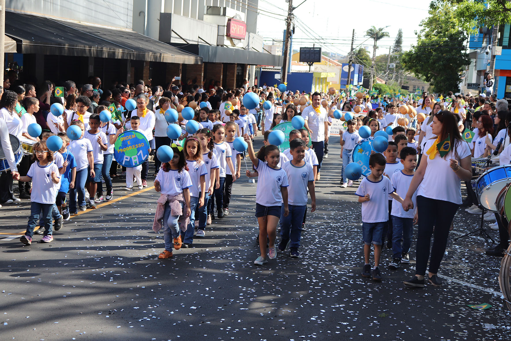 Grande público prestigia desfile de 7 de setembro em Tietê