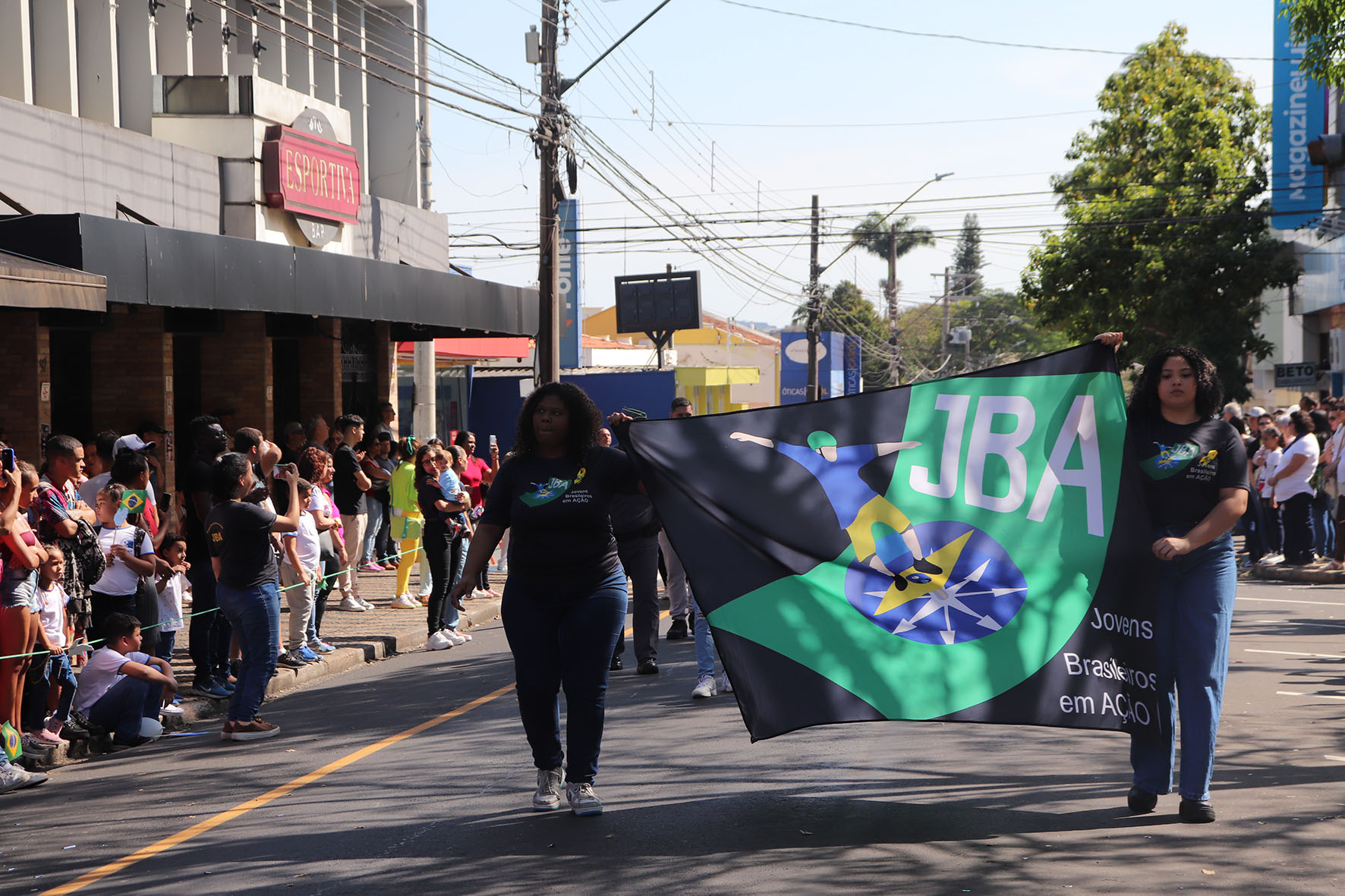 Grande público prestigia desfile de 7 de setembro em Tietê