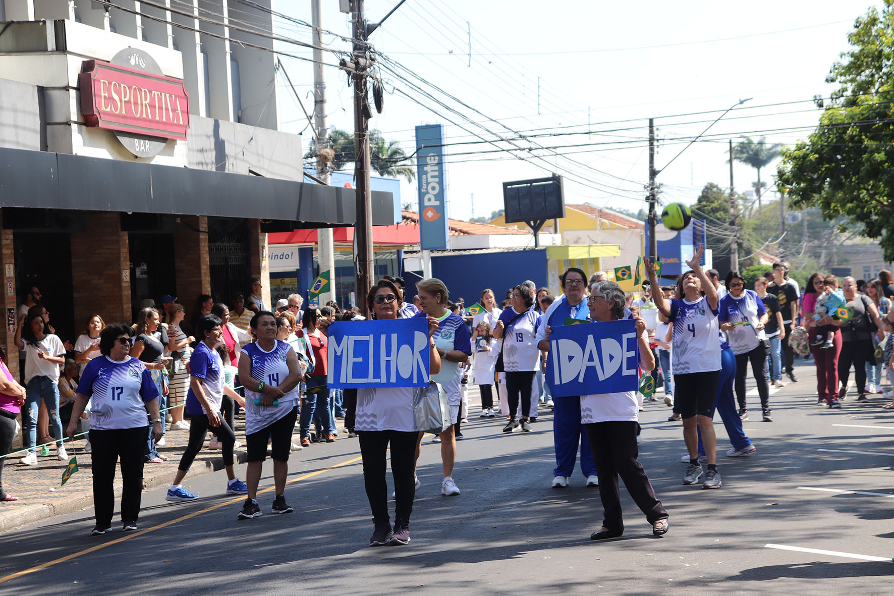 Grande público prestigia desfile de 7 de setembro em Tietê